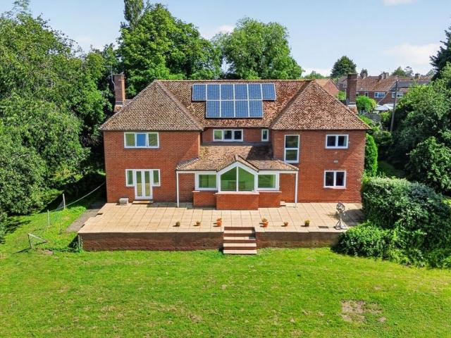 5 bedroom detached house for sale