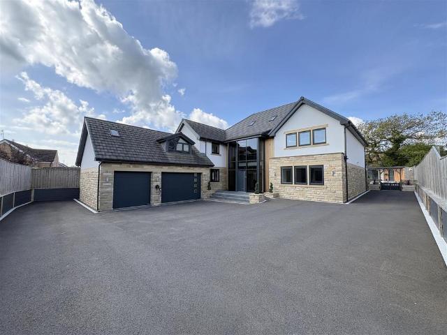 5 bedroom detached house for sale