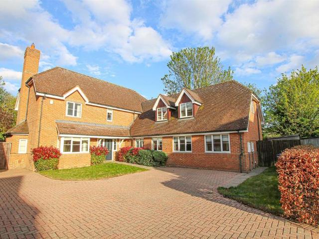 5 bedroom detached house for sale