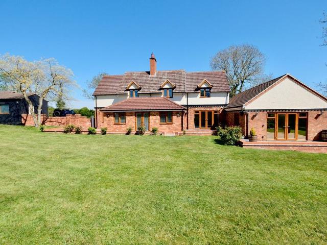 5 bedroom detached house for sale