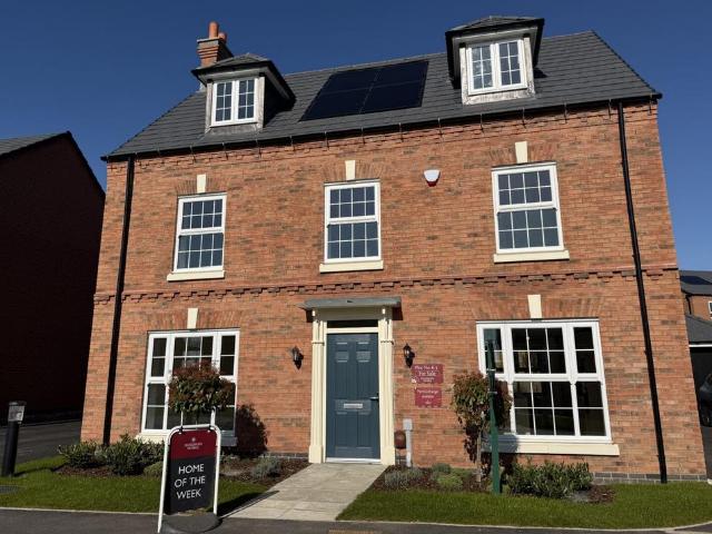 5 bedroom detached house for sale