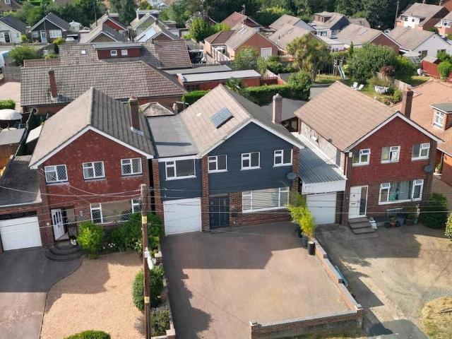 5 bedroom detached house for sale