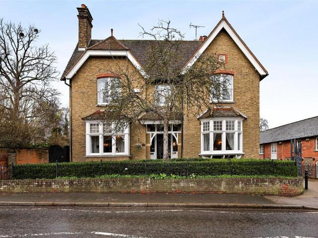 6 bedroom detached house for sale