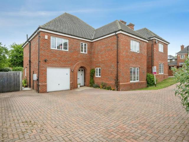 5 bedroom detached house for sale