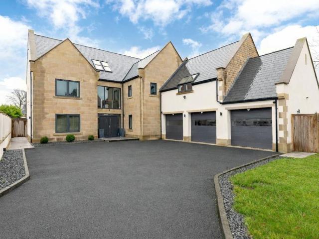 5 bedroom detached house for sale