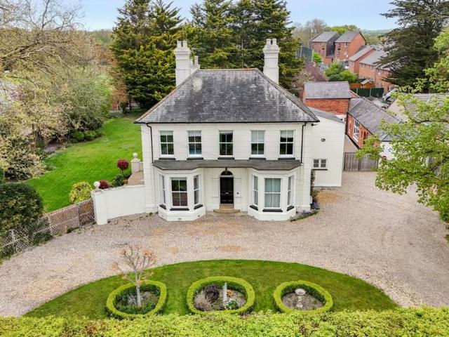 5 bedroom detached house for sale