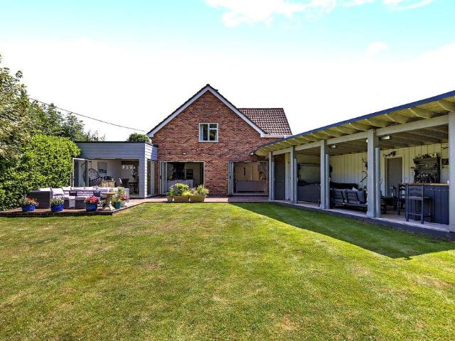 5 bedroom detached house for sale