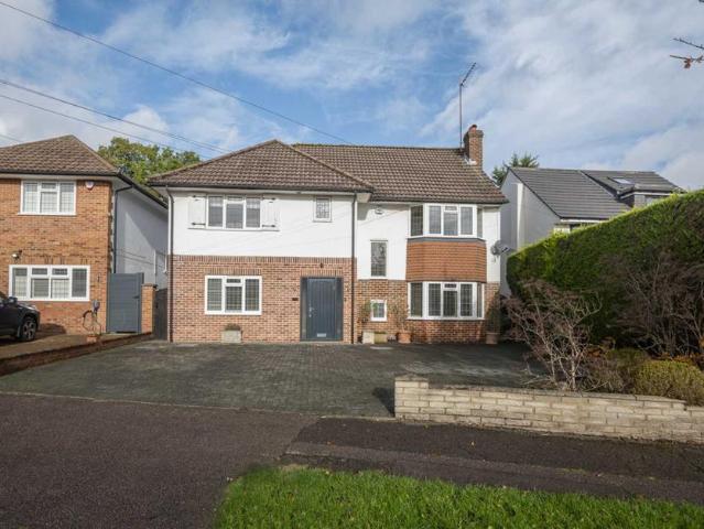 5 bedroom detached house for sale