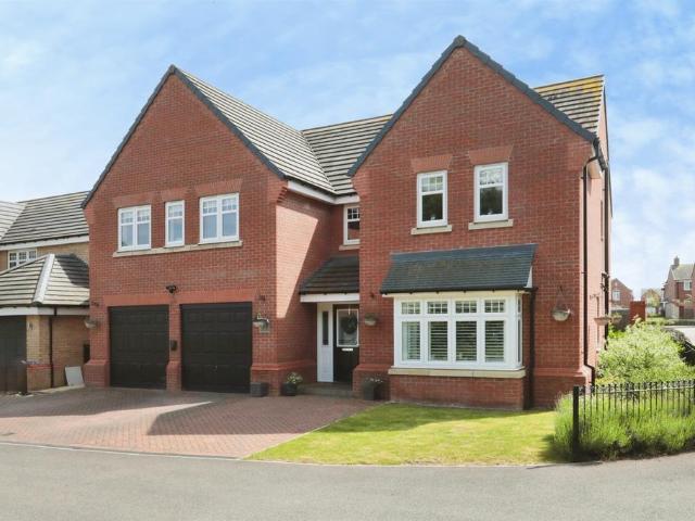 5 bedroom detached house for sale