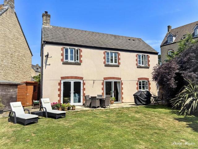 5 bedroom detached house for sale