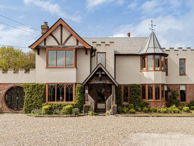 5 bedroom detached house for sale