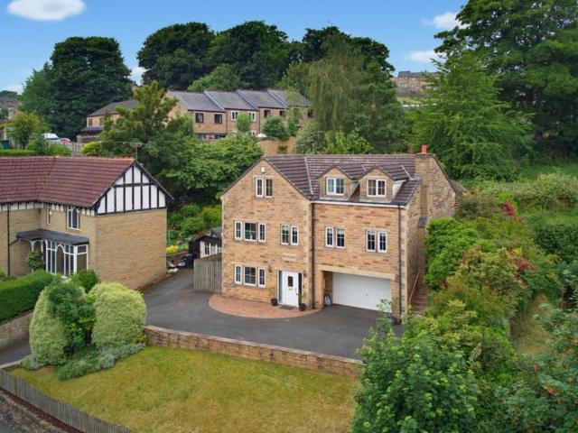 5 bedroom detached house for sale