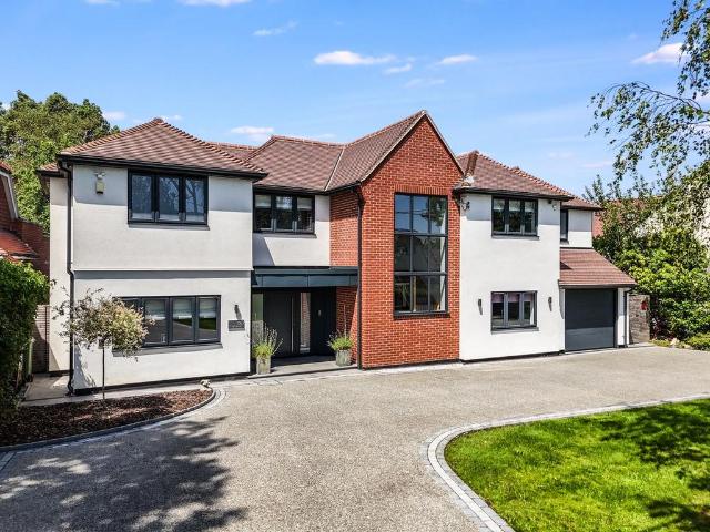 5 bedroom detached house for sale