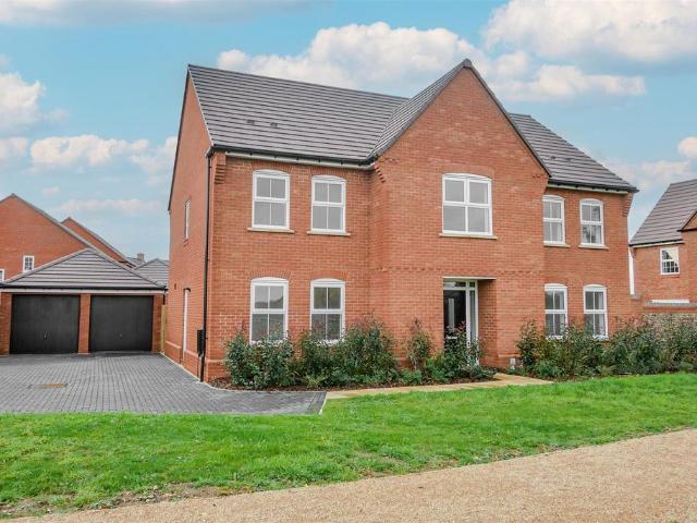 5 bedroom detached house for sale