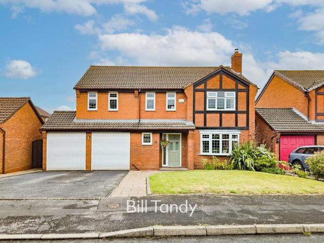 5 bedroom detached house for sale