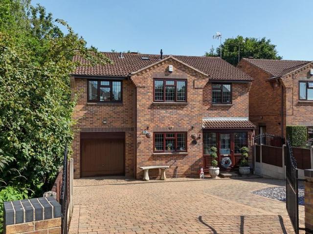 5 bedroom detached house for sale