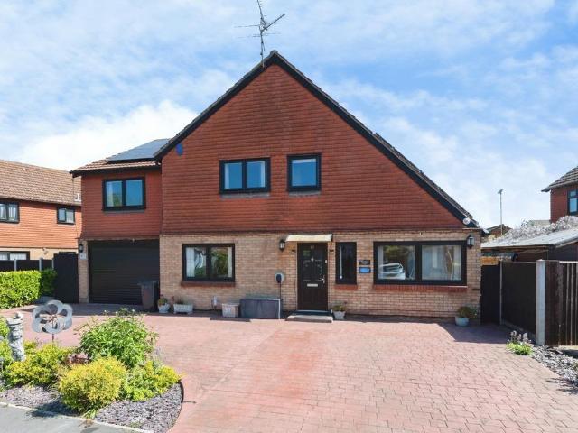 5 bedroom detached house for sale