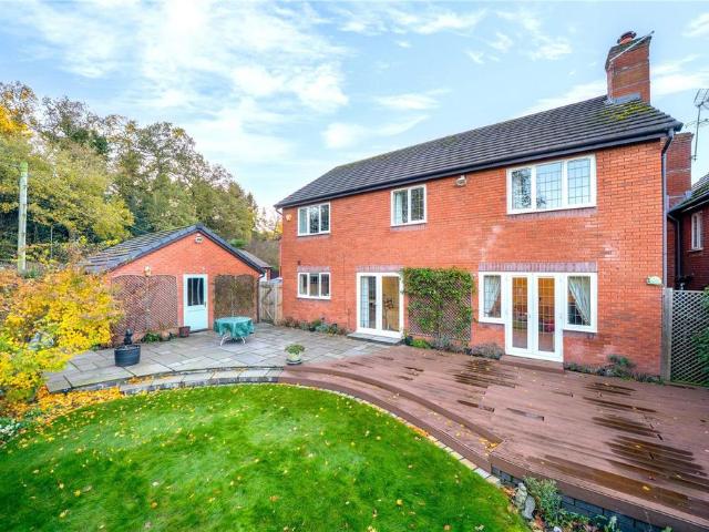 5 bedroom detached house for sale