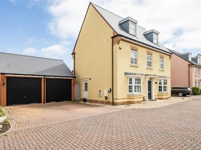 5 bedroom detached house for sale