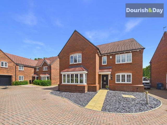 5 bedroom detached house for sale