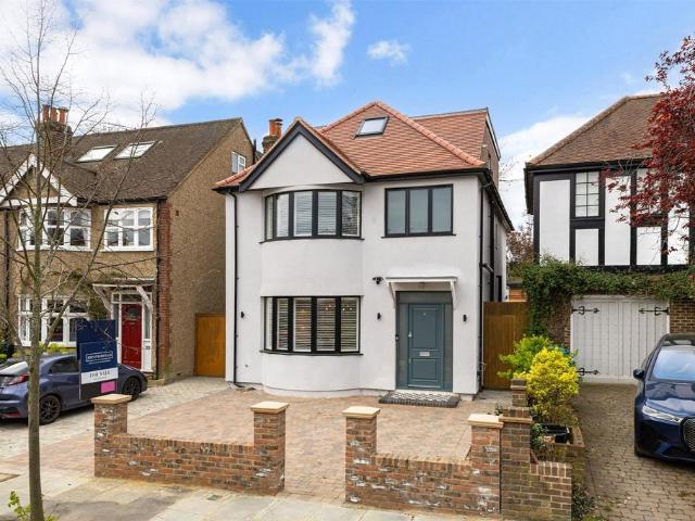 5 bedroom detached house for sale