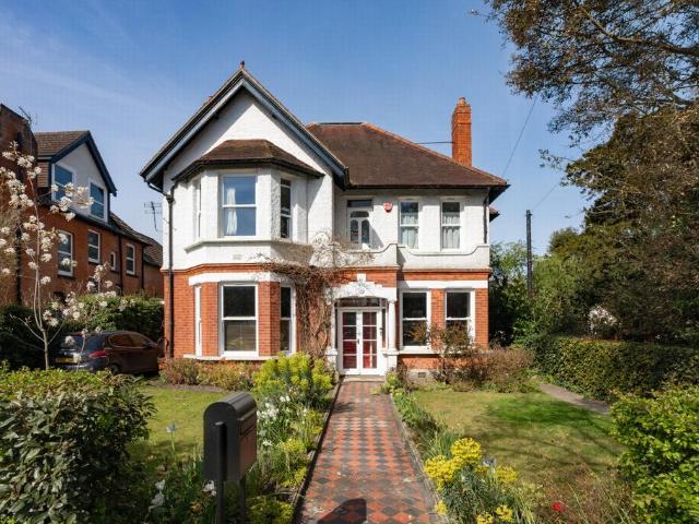 5 bedroom detached house for sale