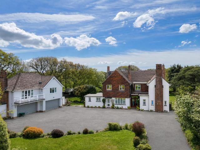 5 bedroom detached house for sale