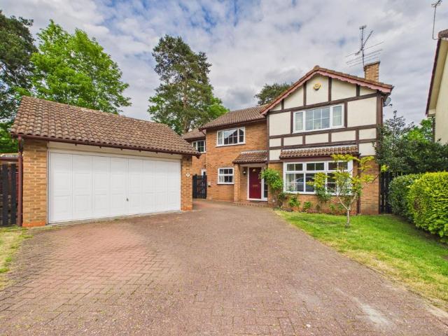 5 bedroom detached house for sale
