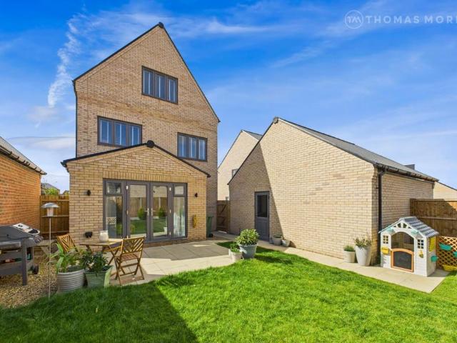 5 bedroom detached house for sale