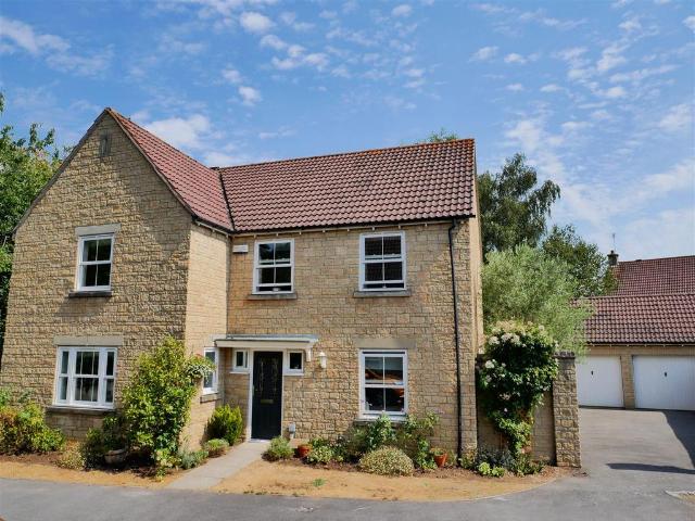 5 bedroom detached house for sale