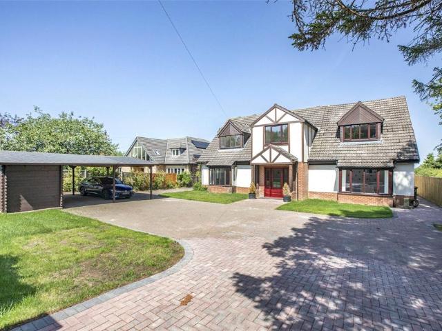 5 bedroom detached house for sale