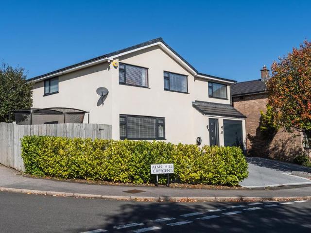 5 bedroom detached house for sale