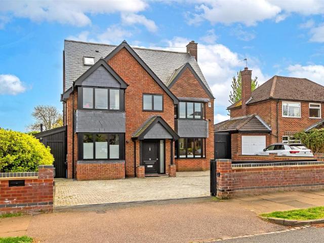5 bedroom detached house for sale