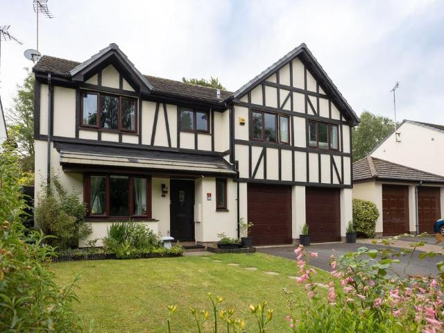 5 bedroom detached house for sale