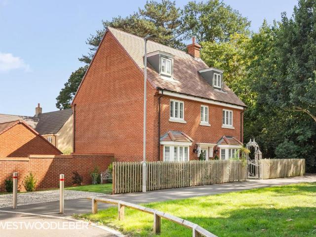 5 bedroom detached house for sale