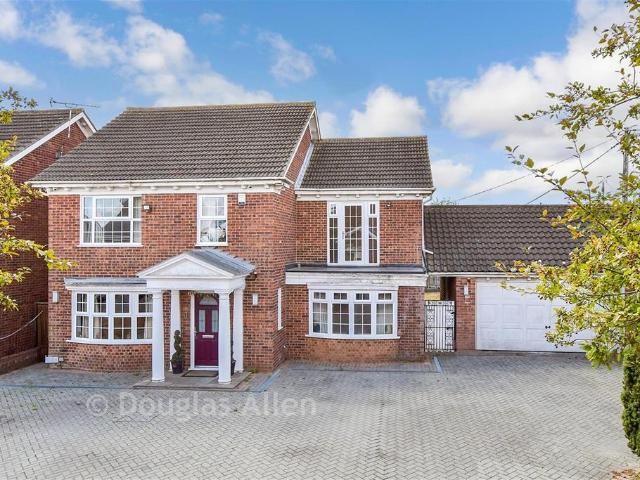 5 bedroom detached house for sale