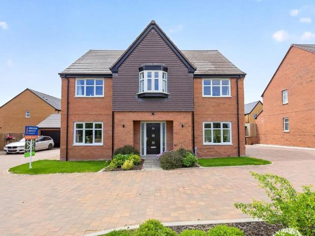 5 bedroom detached house for sale