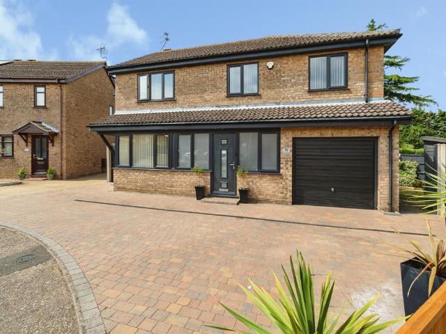 5 bedroom detached house for sale
