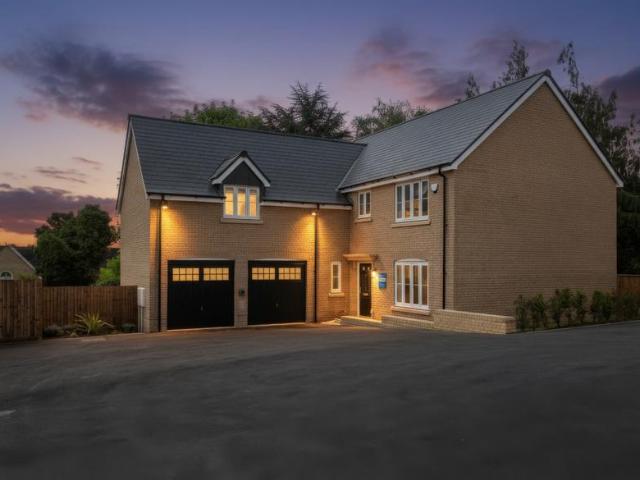 5 bedroom detached house for sale