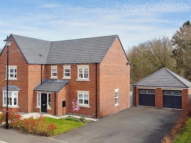 5 bedroom detached house for sale