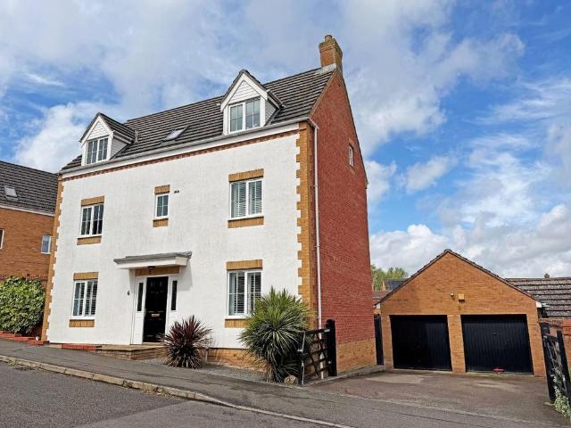 5 bedroom detached house for sale