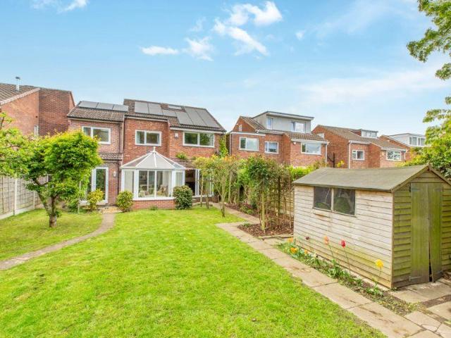 5 bedroom detached house for sale