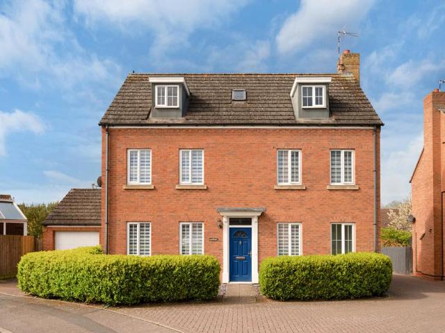 5 bedroom detached house for sale