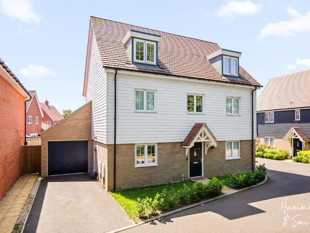 5 bedroom detached house for sale