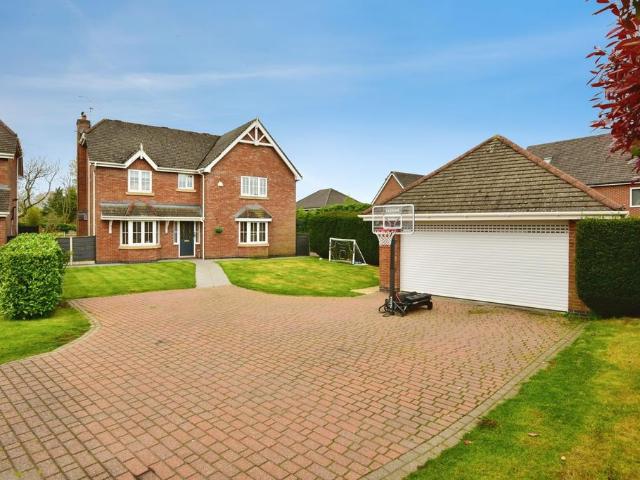 5 bedroom detached house for sale