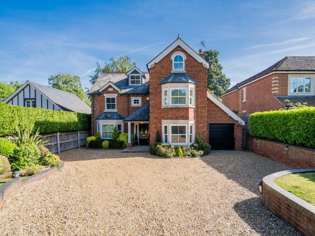 5 bedroom detached house for sale