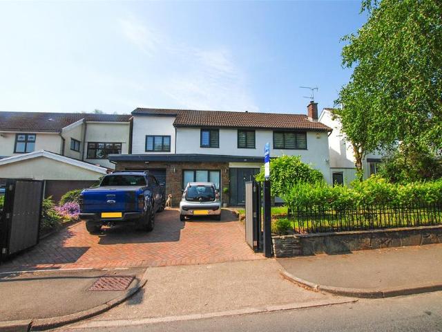 5 bedroom detached house for sale