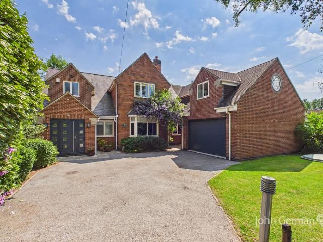 5 bedroom detached house for sale