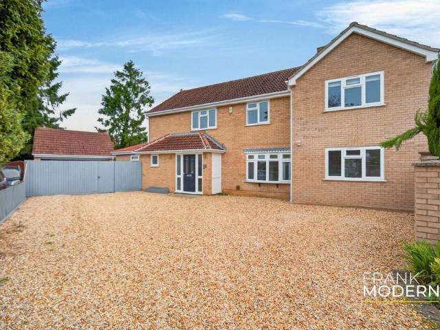 5 bedroom detached house for sale