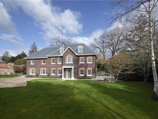 5 bedroom detached house for sale